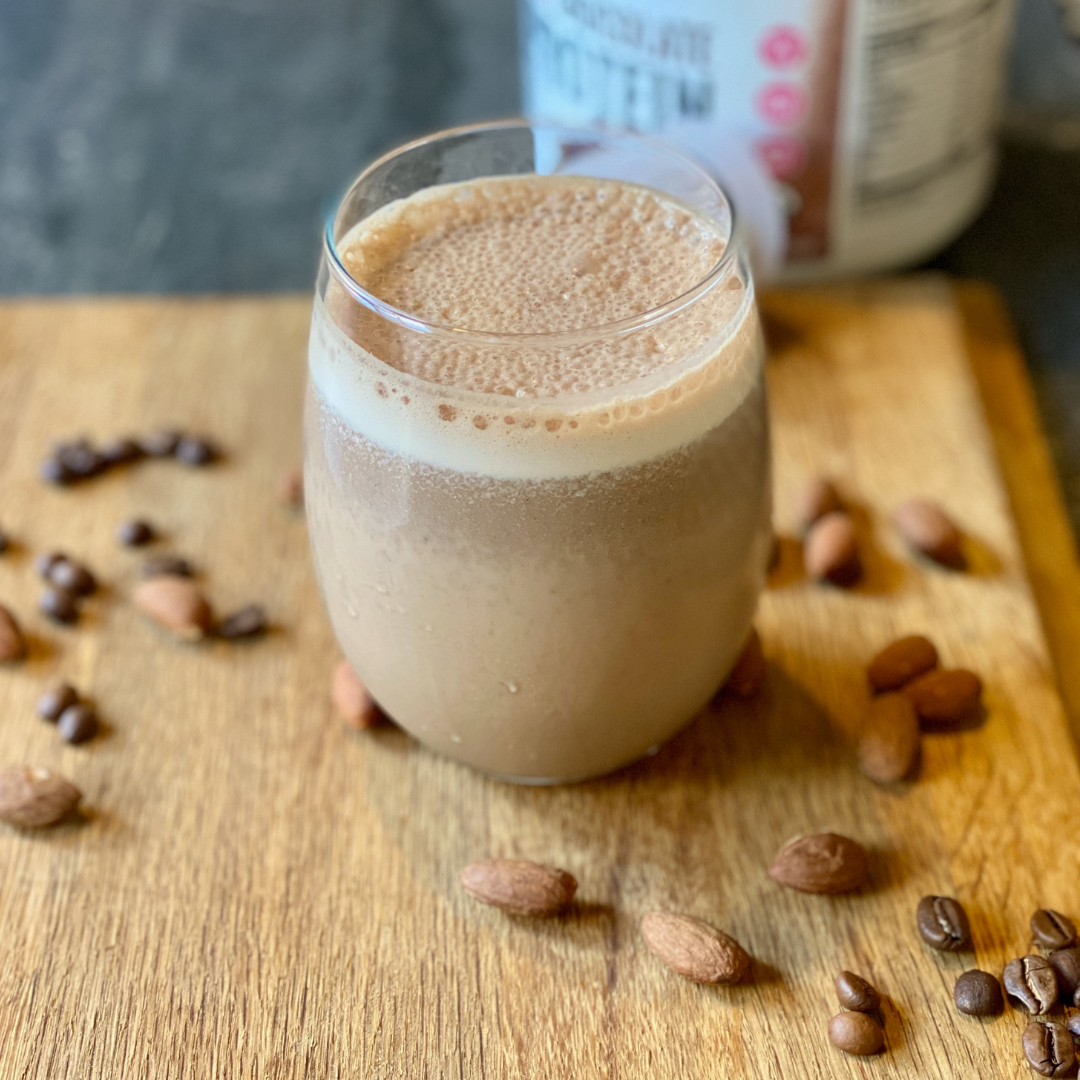 Iced Almond Mocha Smoothie - The Betty Rocker
